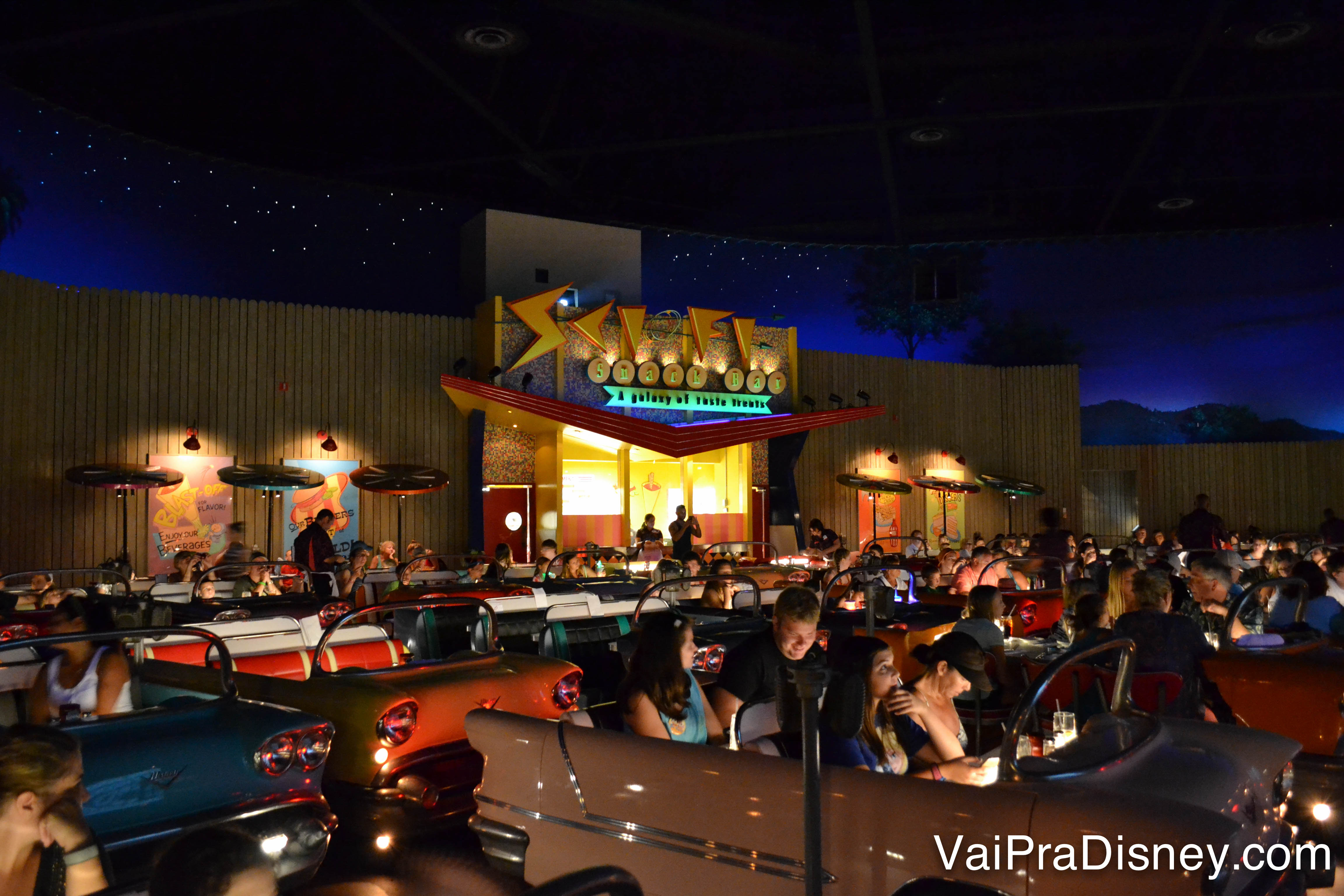 Sci-Fi Dine-In: refeição em drive-in na Disney - Vai pra Disney?