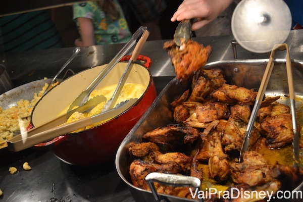 Mickey's Backyard BBQ: churrasco e festa com o Mickey
