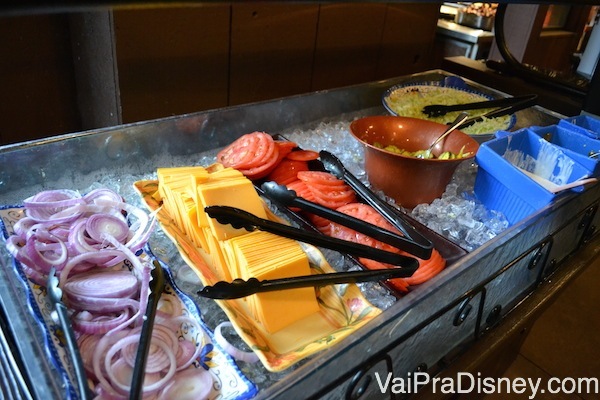 Mickey's Backyard BBQ: churrasco e festa com o Mickey