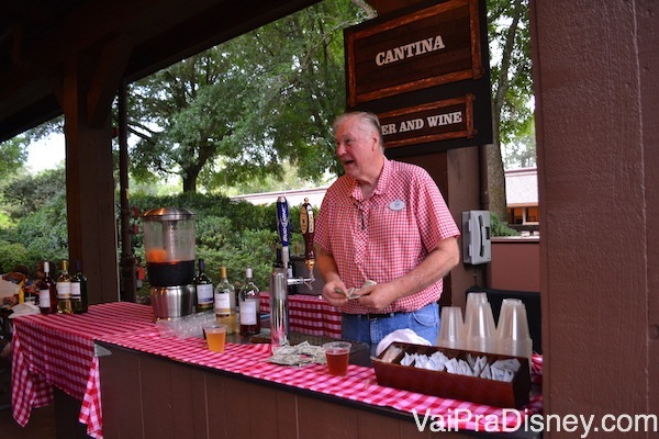 Mickey's Backyard BBQ: churrasco e festa com o Mickey