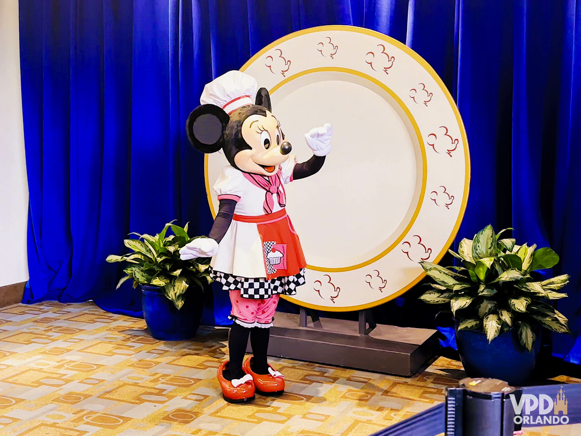 Chef Mickey's: jantando com a turma do Mickey - Vai pra Disney?