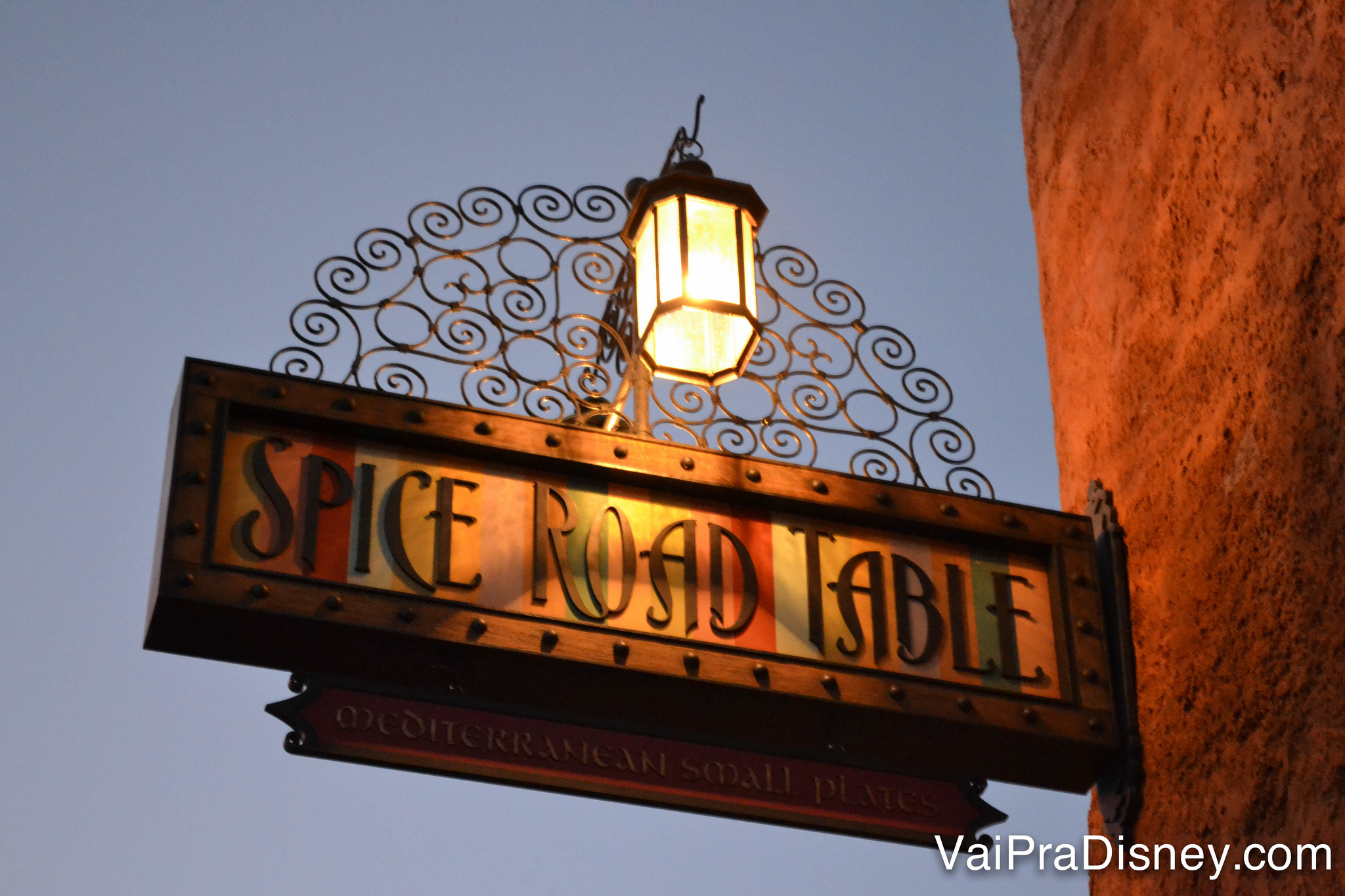 Spice Road Table: restaurante com vista pros fogos do Epcot
