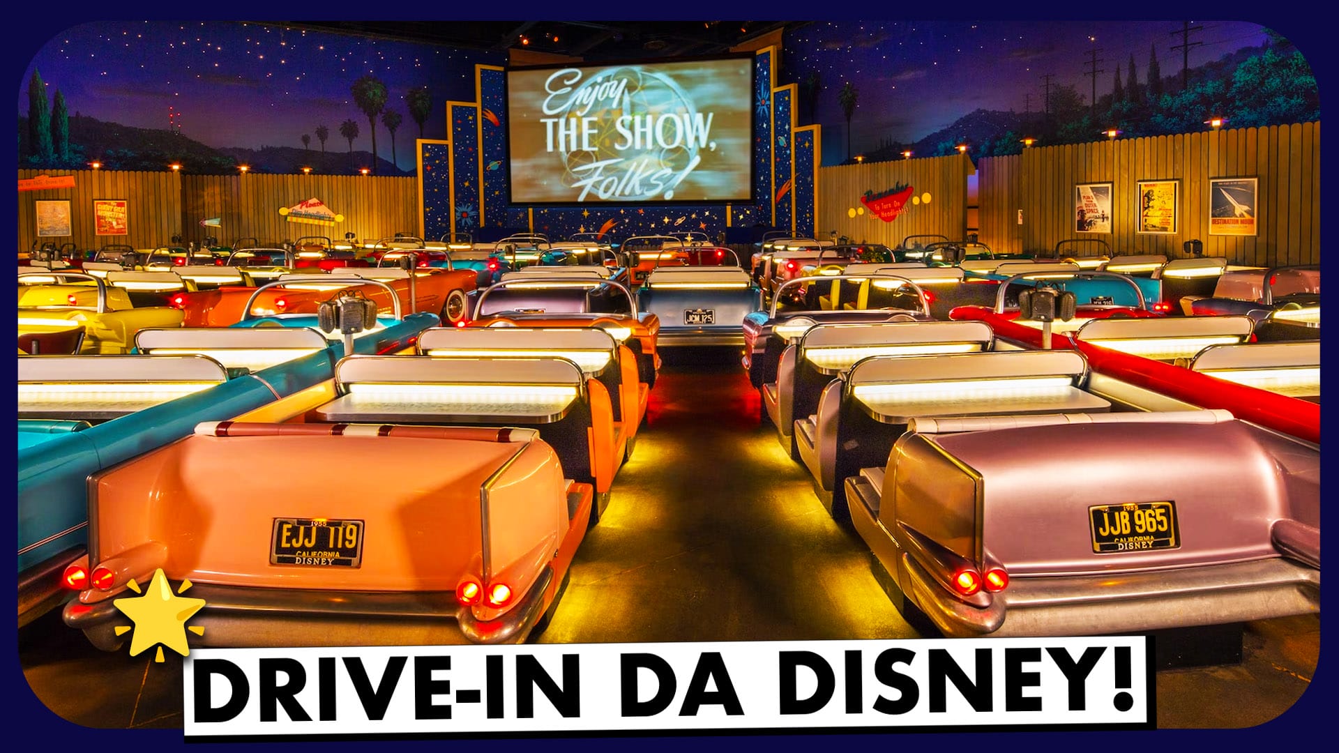 Sci-Fi Dine-In Theater: comendo em um cinema drive-in no Hollywood ...